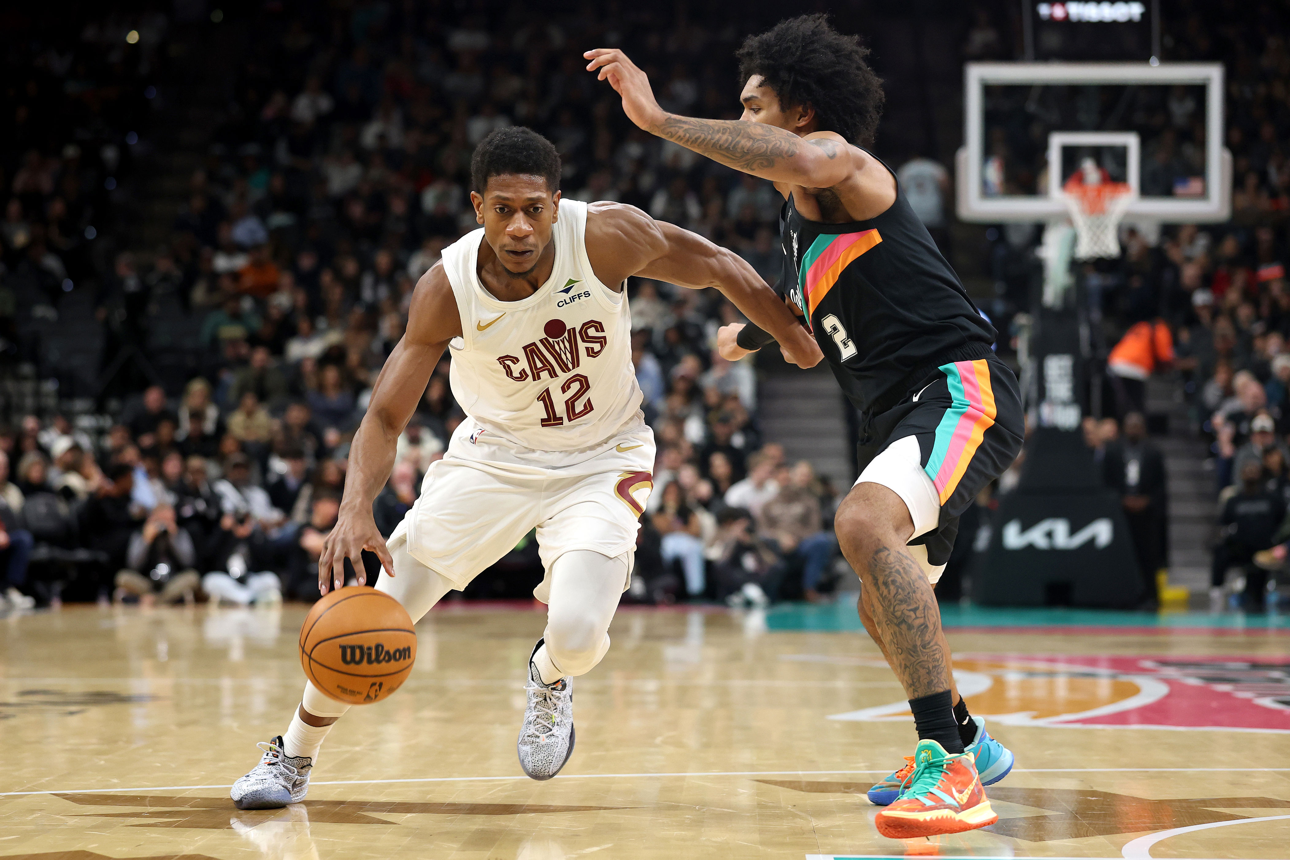 Cavs forward a late scratch in game with Suns