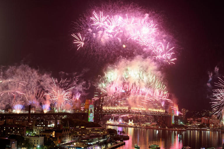 World welcomes in the new year as Sydney pays tribute to Bondi victims