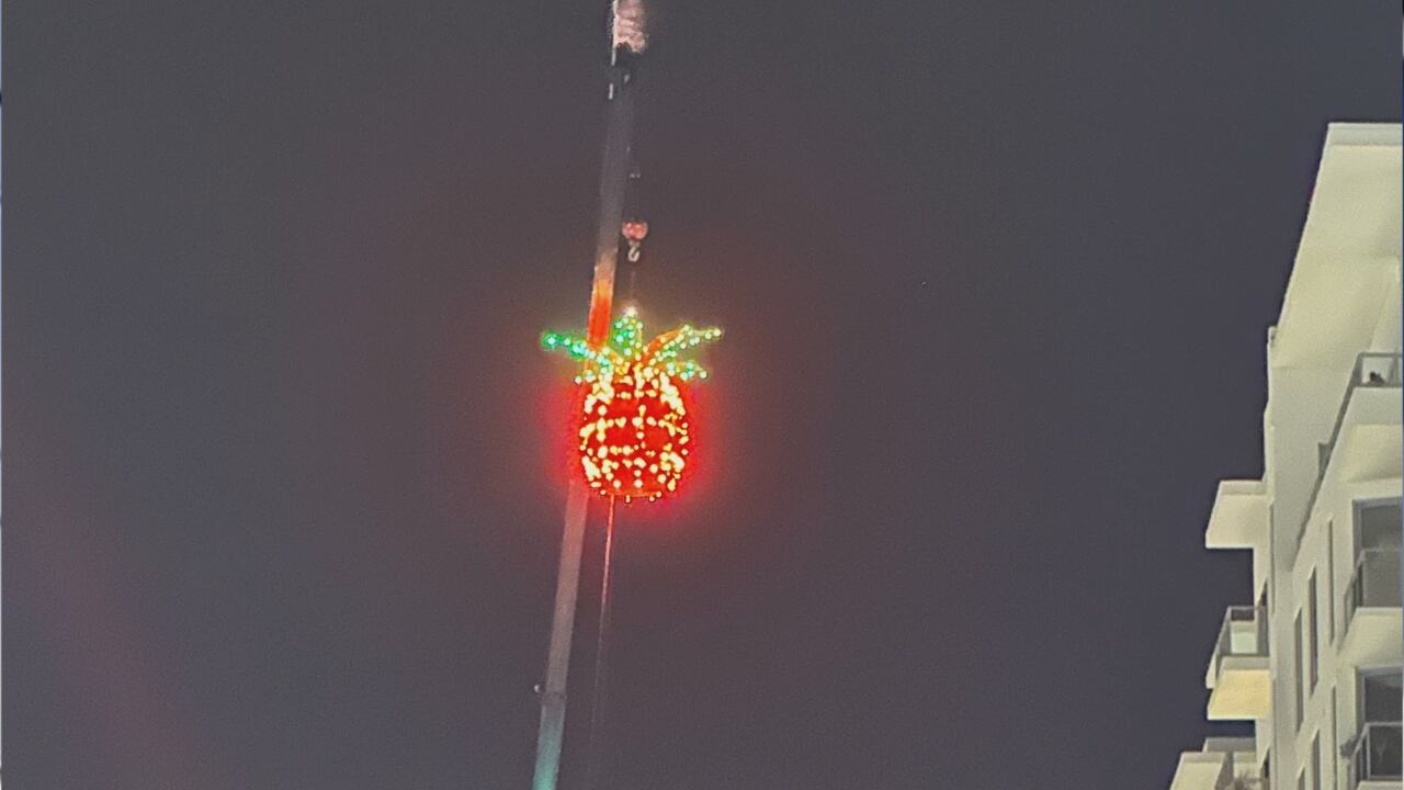 Downtown Sarasota rings in the new year with iconic Pineapple Drop ...