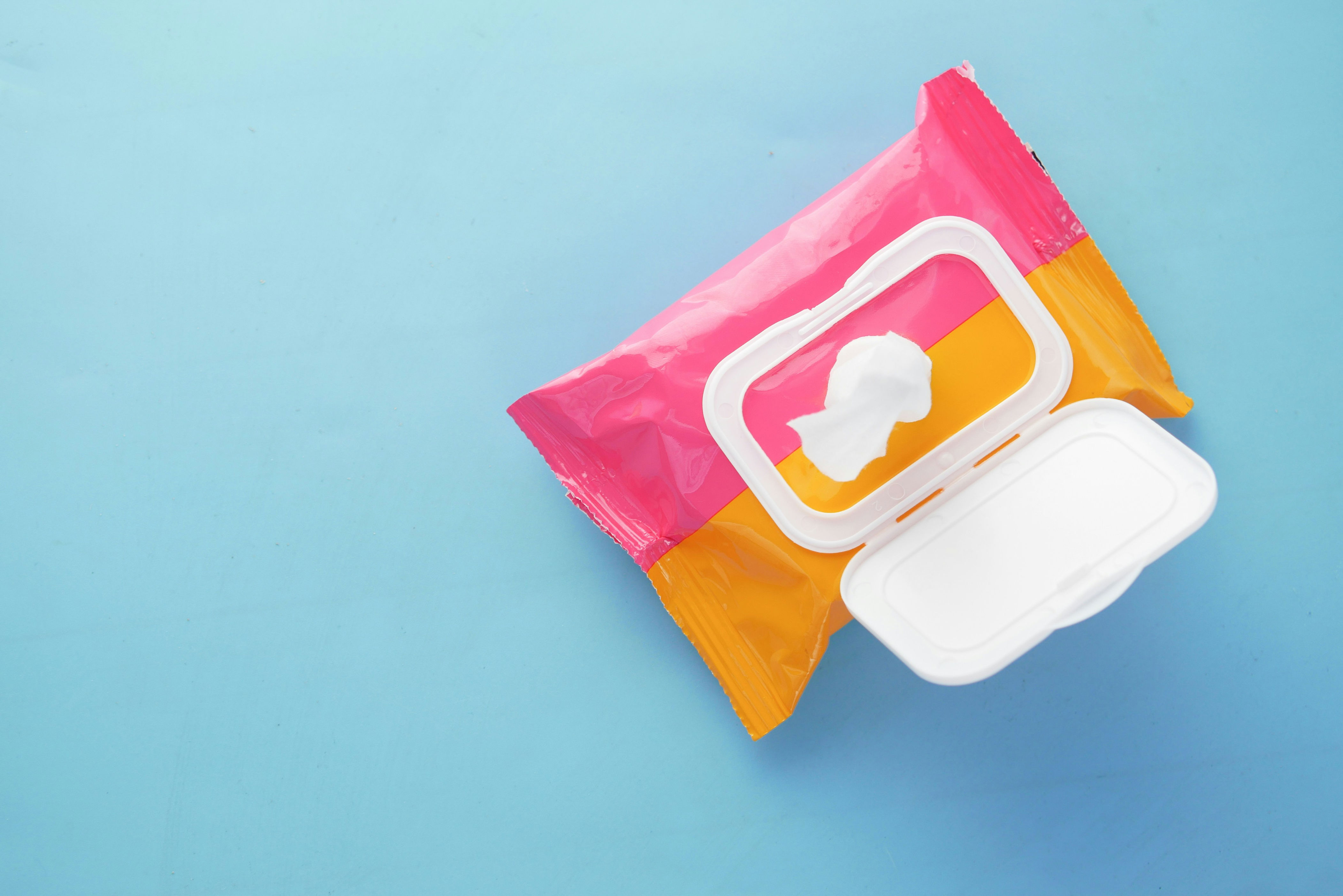 5 wet wipes pulled for toxic ingredients