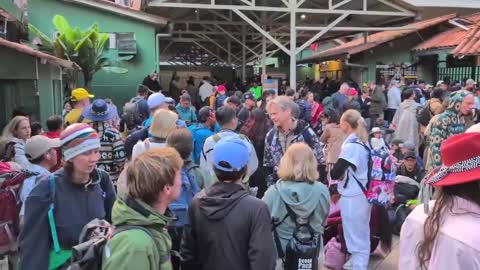 Peru: Train crash leaves passengers stranded at Aguas Calientes station