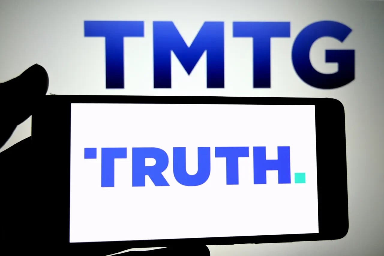 Trump Media partners with Crypto.com to distribute digital tokens to ...