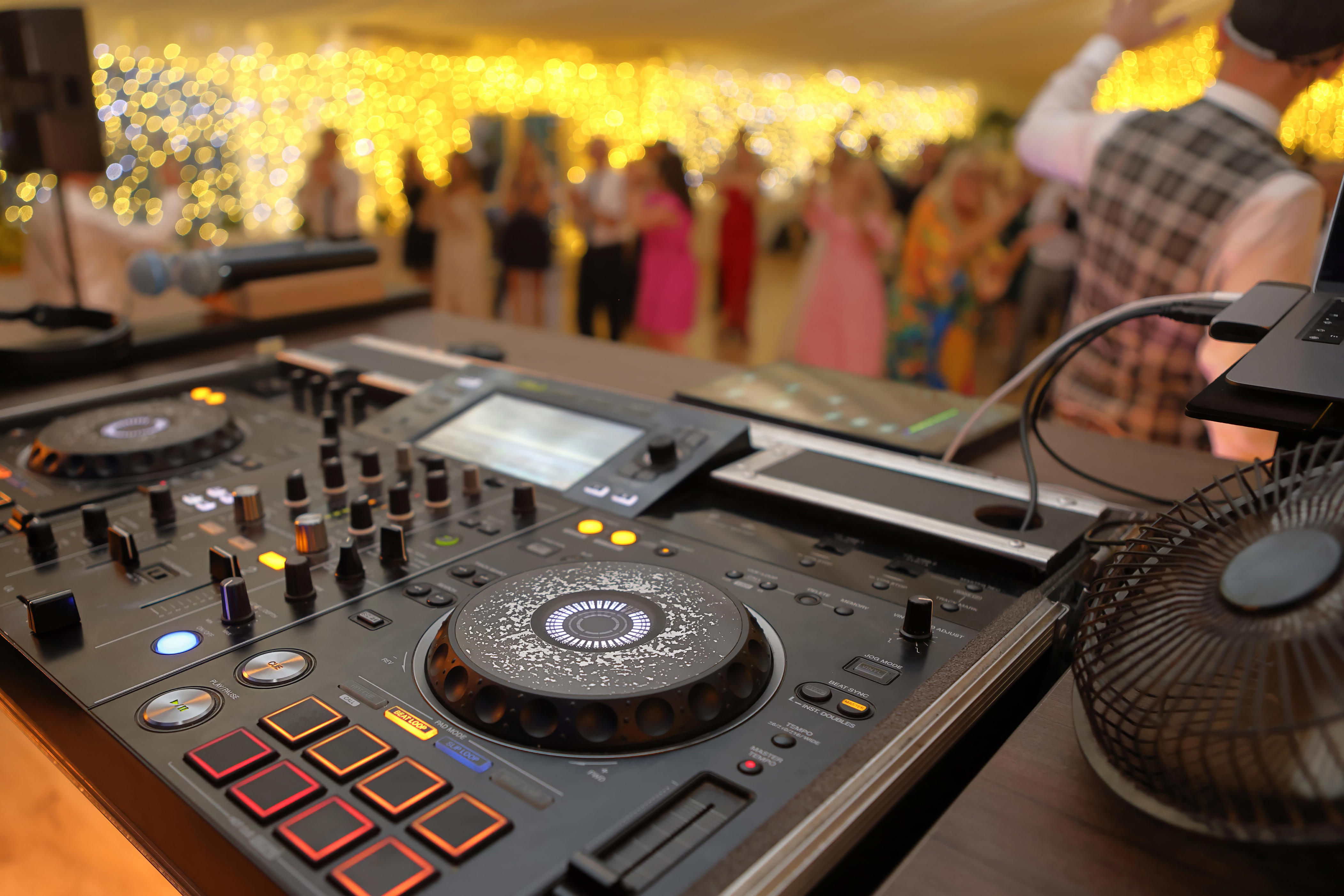 I've been in over 125 weddings. Here are 5 things guests actually care ...