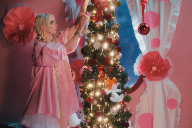 The Pretty Reckless' ‘Where Are You Christmas?' hits No. 1 on Hot Hard ...