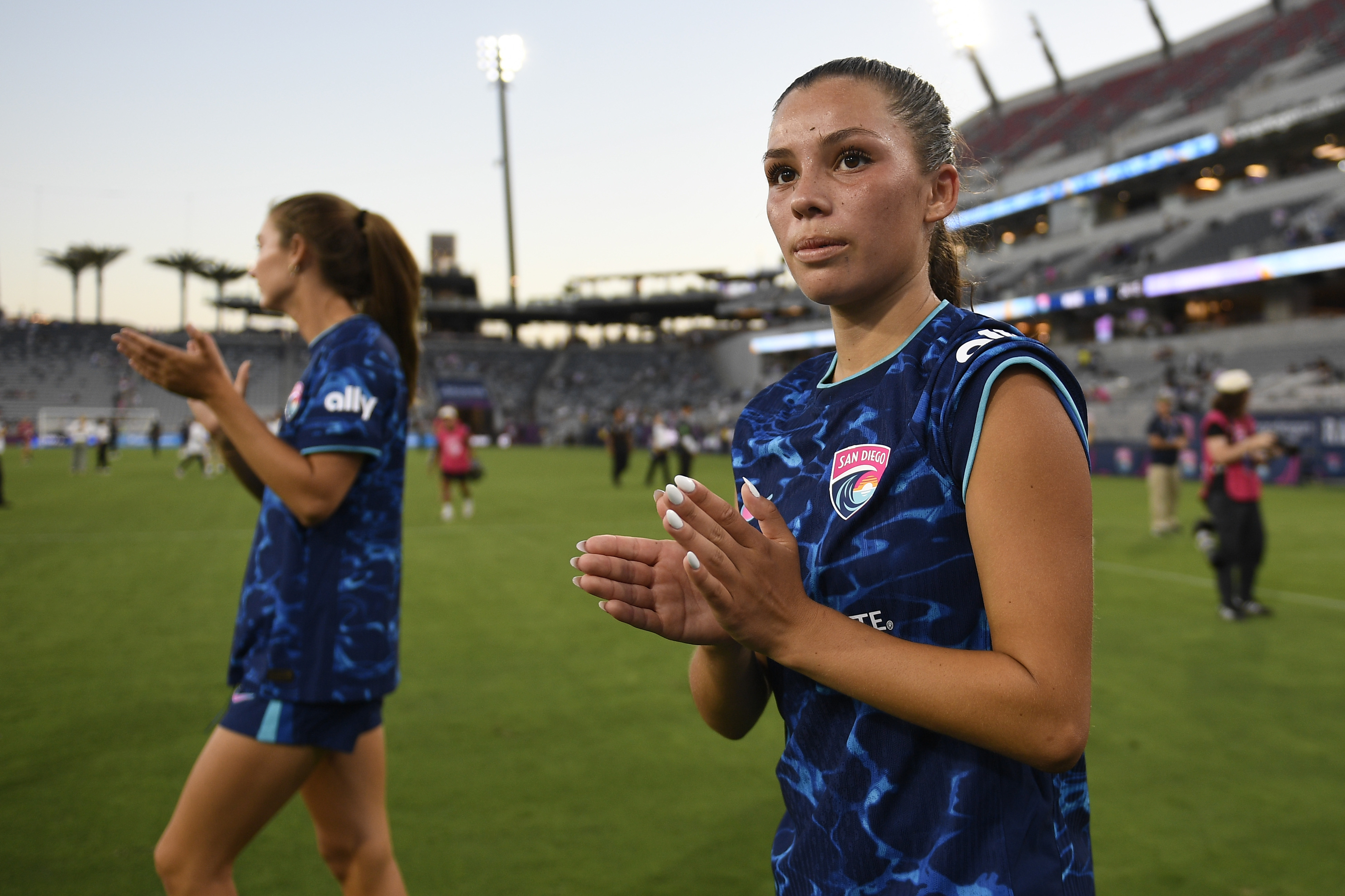 Melanie Barcenas signs new one-year contract with San Diego Wave FC