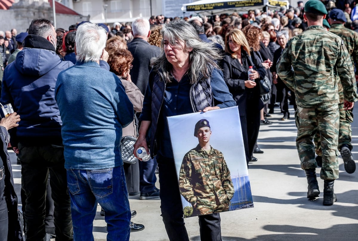Ρόδος: «Η χειροβομβίδα δεν εξερράγη στα χέρια του Ραφαήλ» - Τι ...