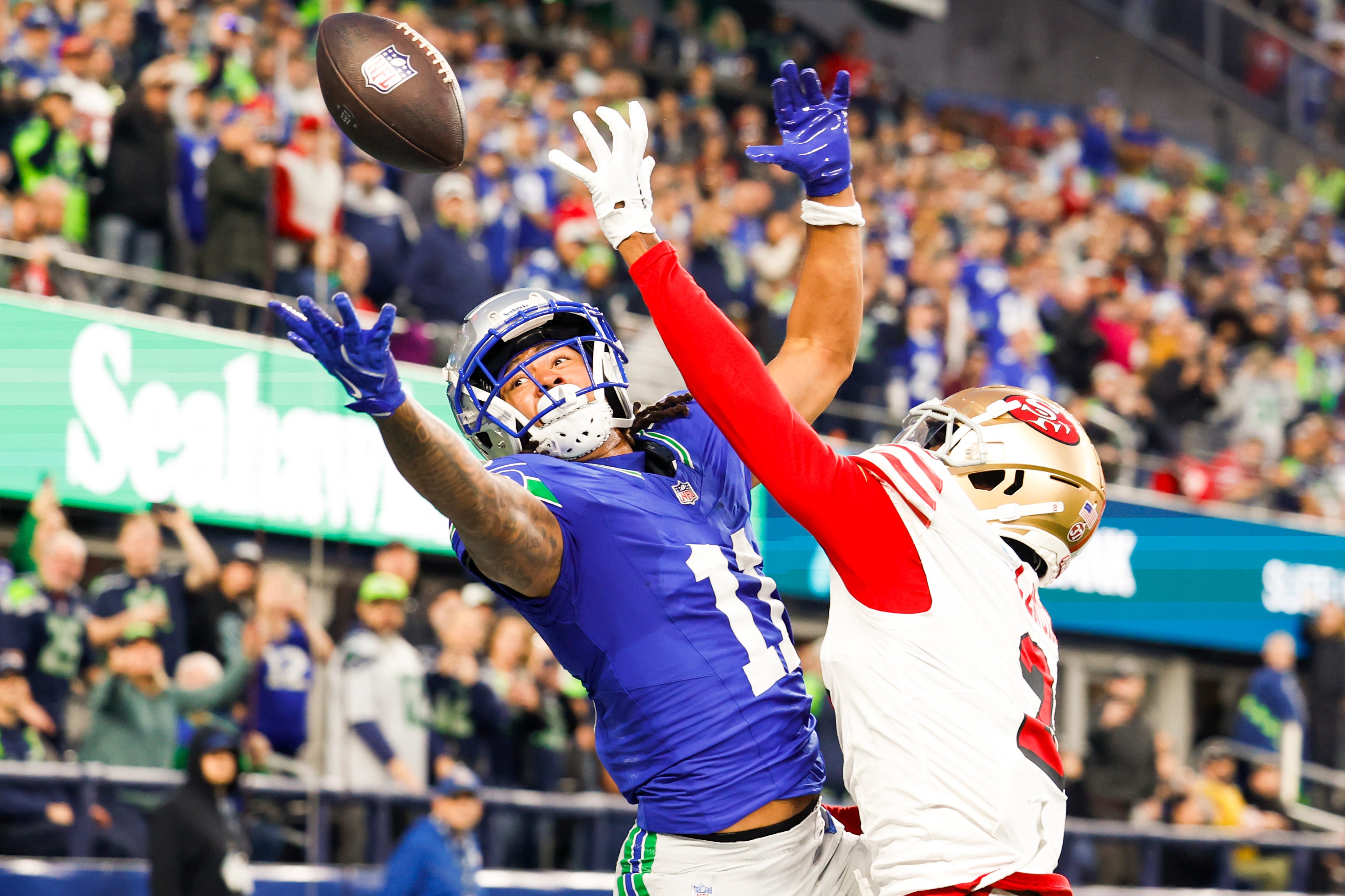 What channel are NFL games on today? Bucs-Panthers, Seahawks-49ers