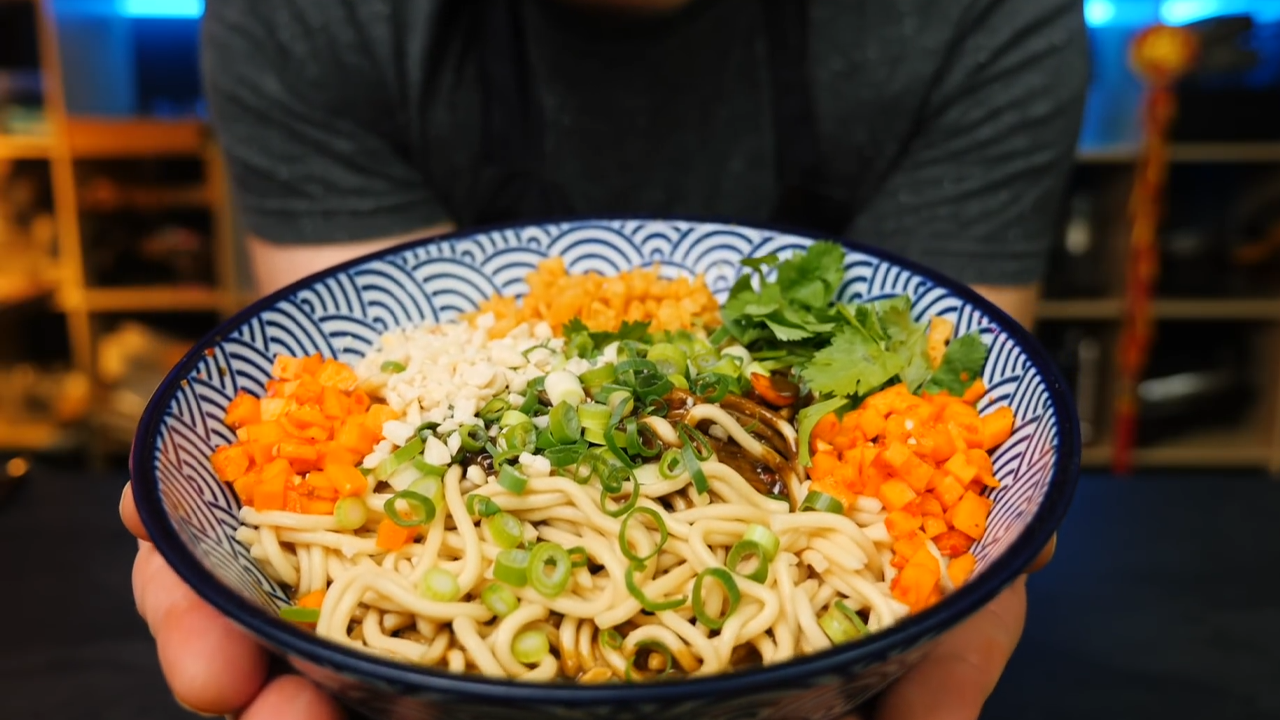 Exploring Wuhan’s famous hot dry noodles with local experts