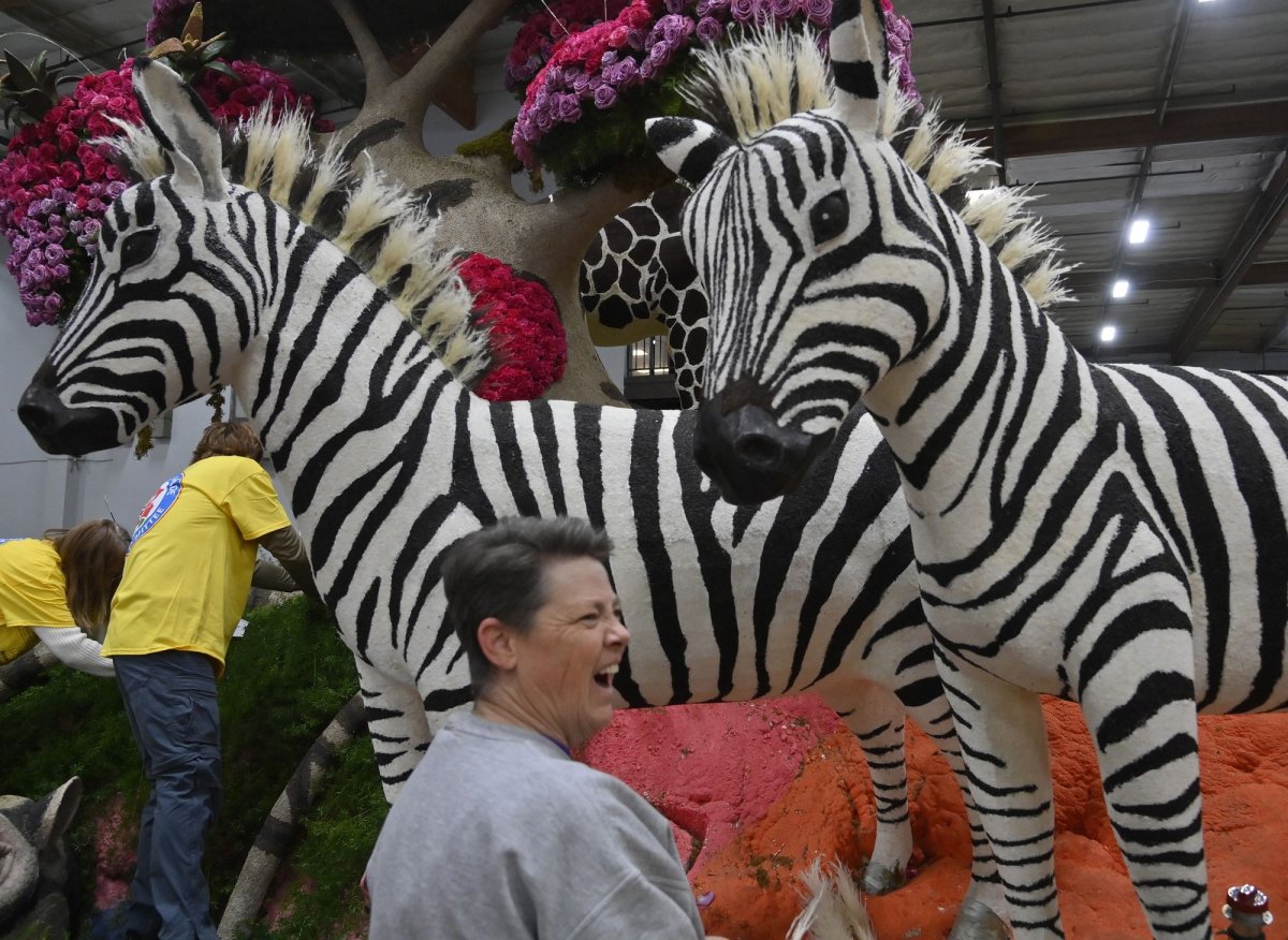 Volunteers create floats for 2026 Rose Parade