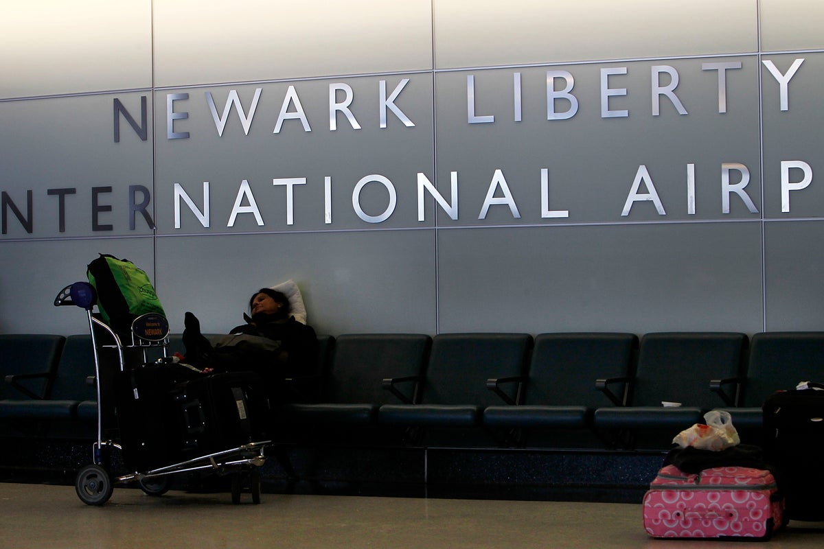 Measles cases detected at two major US airports