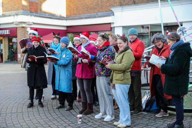 Former Salisbury Cathedral choristers sing carols in the streets to ...