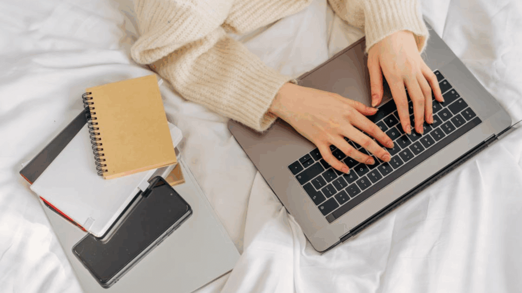 Woman quit her 9-to-5 job 5 years ago, now makes $14,000 a month doing this