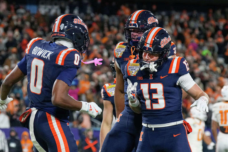 'Right down Broadway': Illini stun Tennessee on Olano's last-second ...