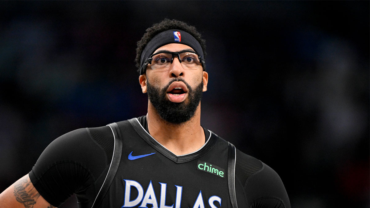 Warriors trade interest Anthony Davis reportedly sidelined with hand injury