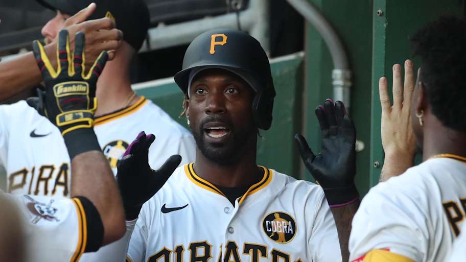 Pirates urged to re-sign Andrew McCutchen