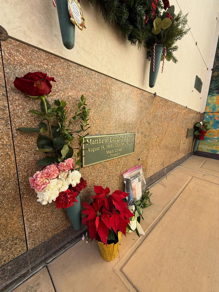 Matthew Perry’s grave has a new plaque 2 years after his death ...