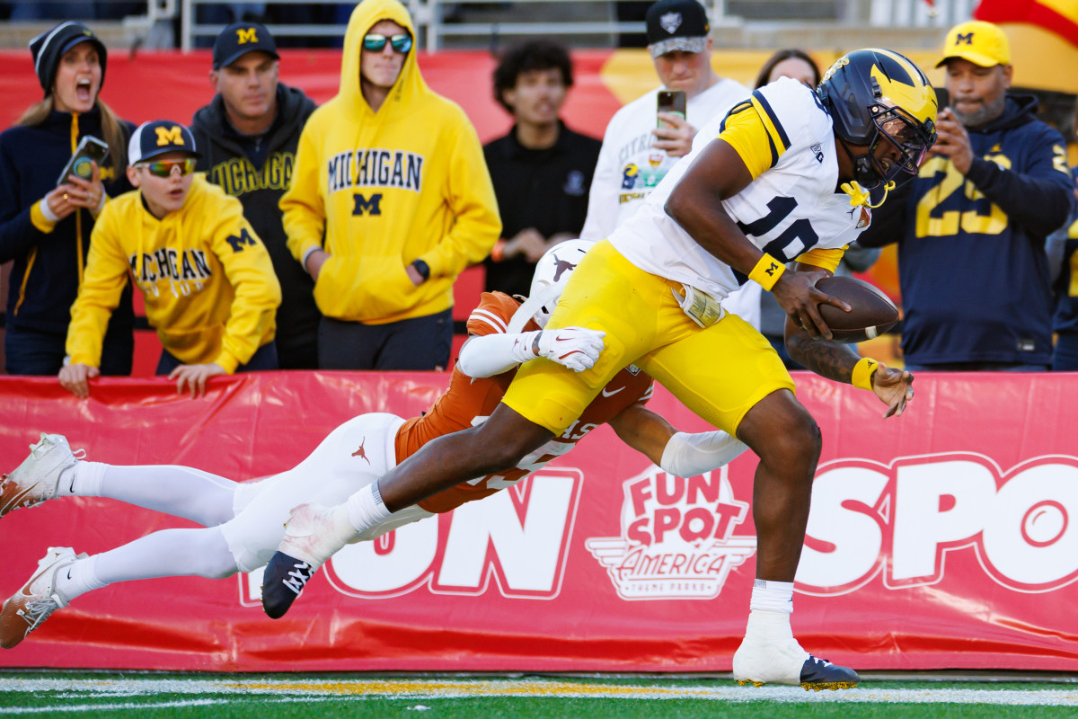 Three picks, no answers: Texas completely shuts down Bryce Underwood in ...