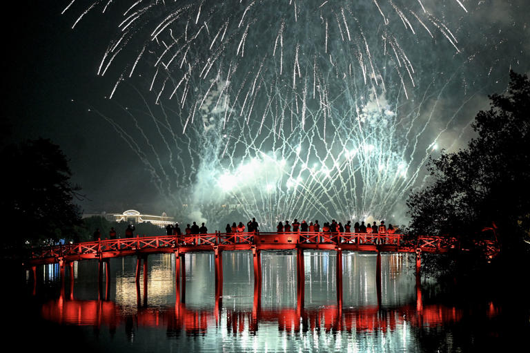 Photos: New Year's Eve celebrations around the world, as countries ring ...
