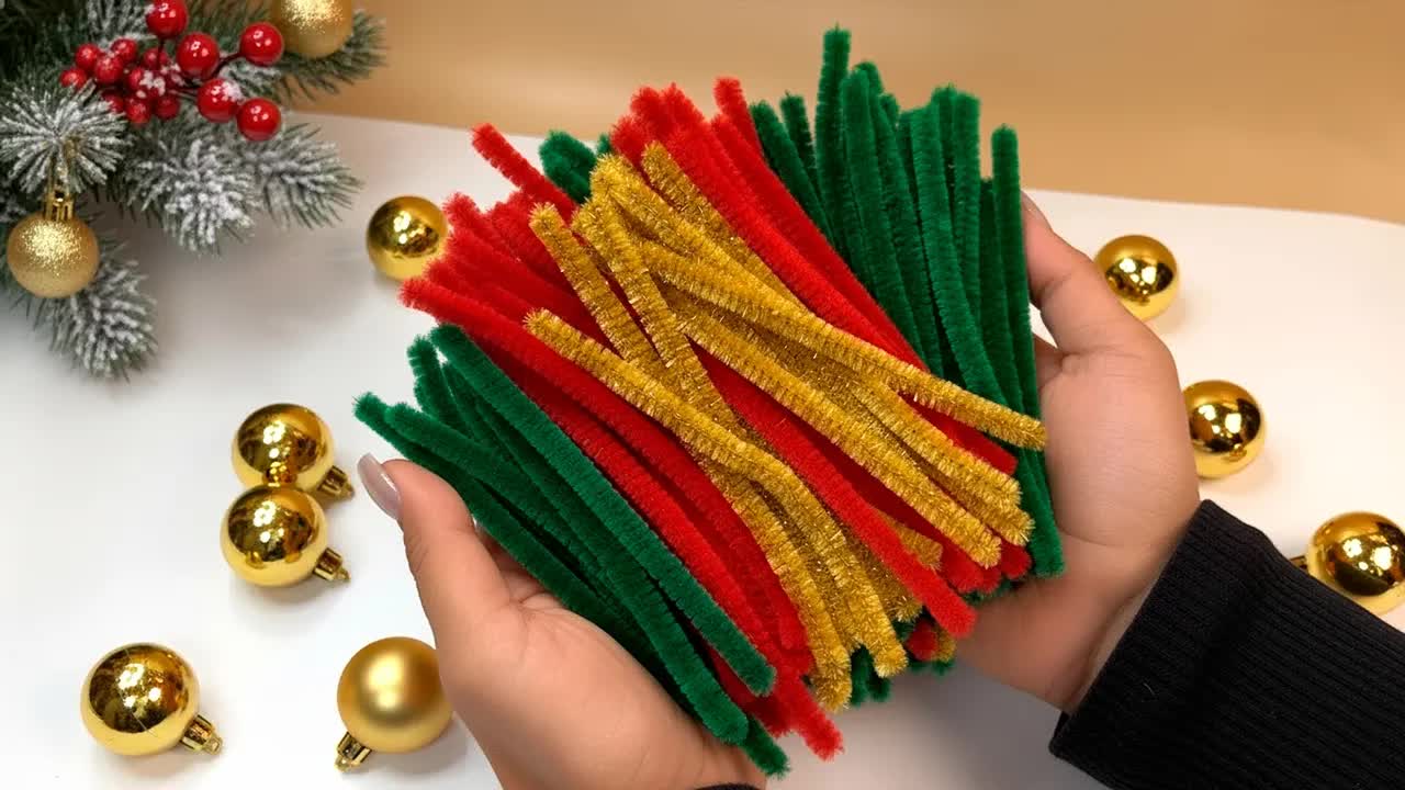 Cheap but so pretty! DIY Christmas idea! Using pipe cleaner