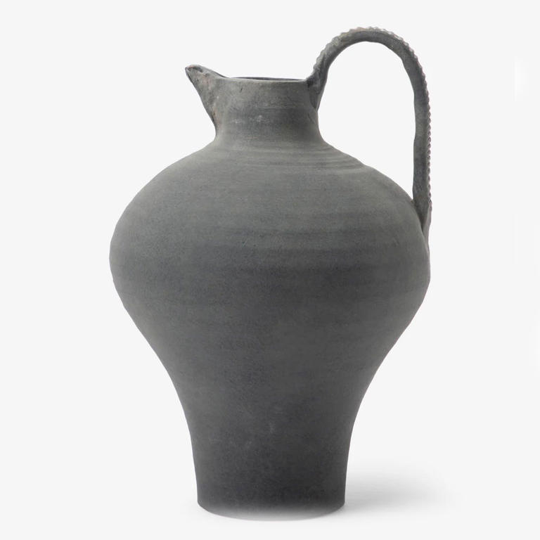 Olivia Munn’s kitchen quietly settles the neutral debate – why gray may ...