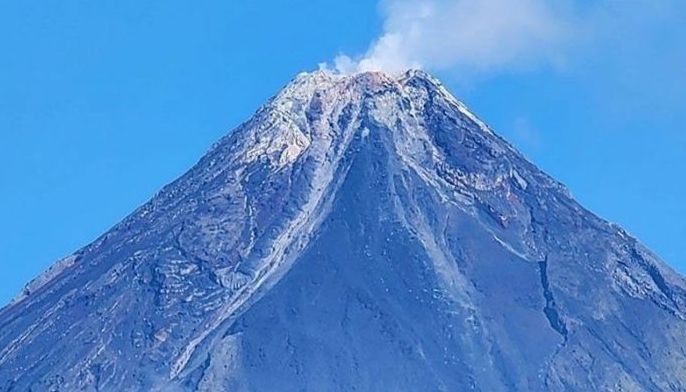 Mayon Volcano alert level raised to 2