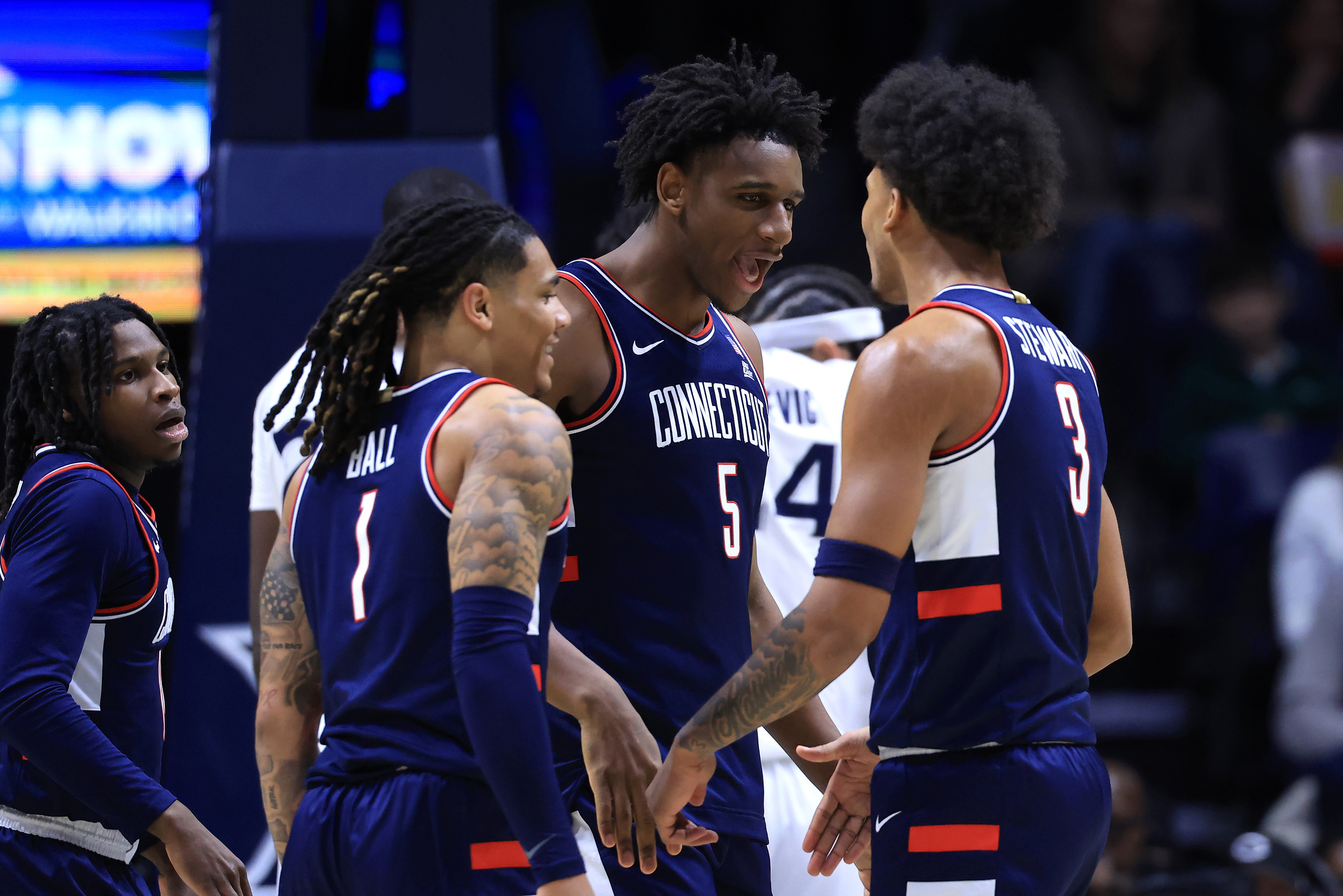 No. 4 UConn men’s basketball closes 2025 with dominant 90-67 win at Xavier