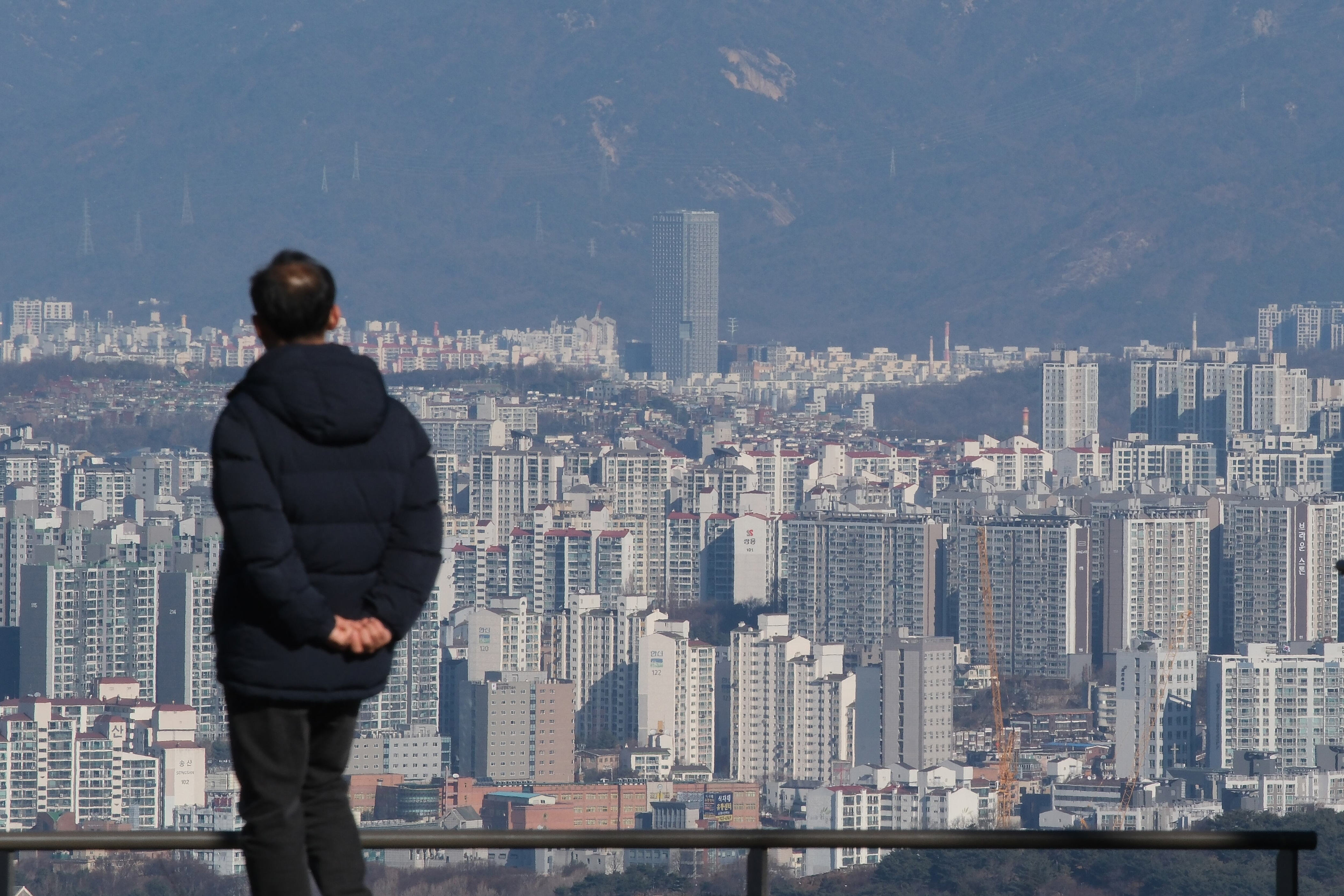 Seoul apartment prices surge 8.7% amid Han River Belt demand