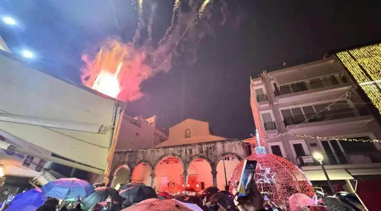 Κακοκαιρία και πτώσεις δέντρων στο Ηράκλειο - Με σόου πυροτεχνημάτων ...