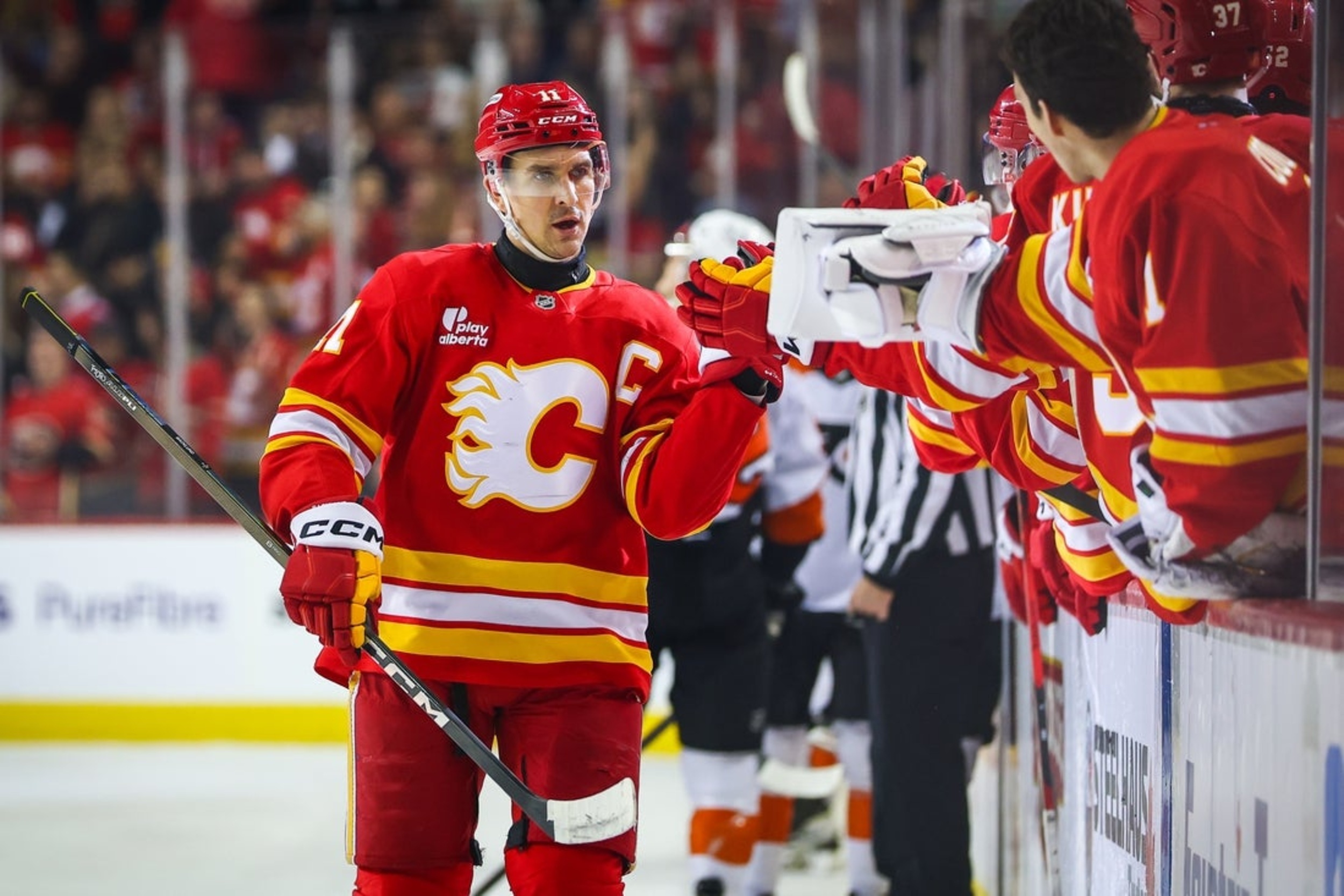 Flames maintain strong home form while trouncing Flyers