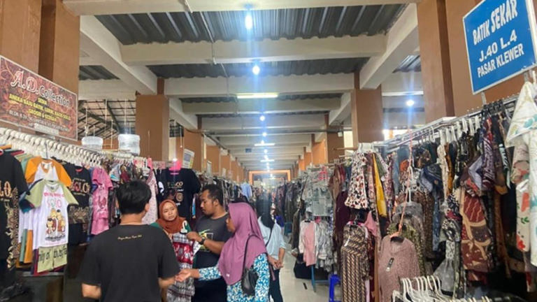 Panduan Liburan ke Pasar Klewer Solo: Belanja Batik,Kuliner and ...