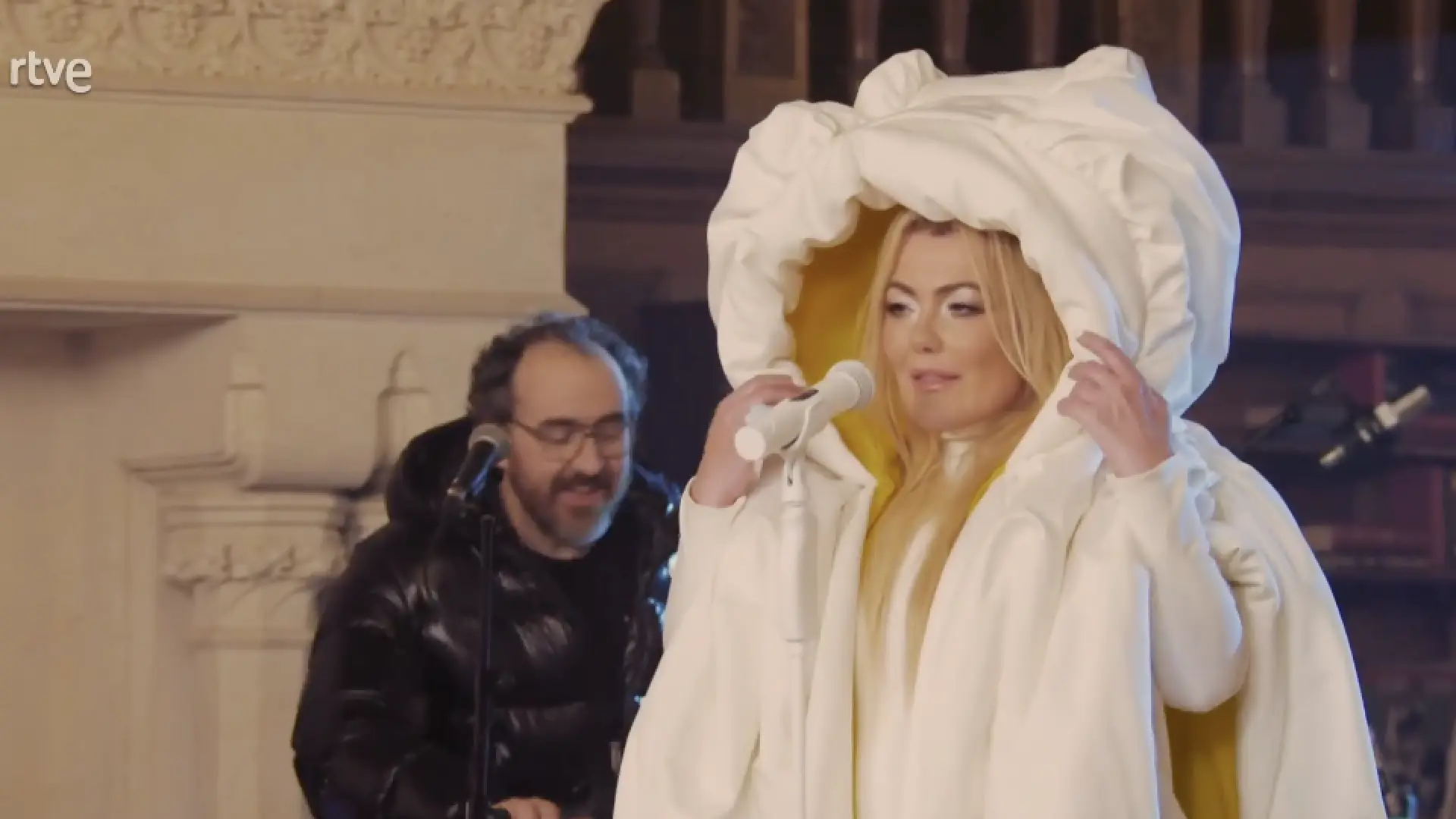 Amaia Montero reacciona a las críticas tras su actuación en Nochevieja ...