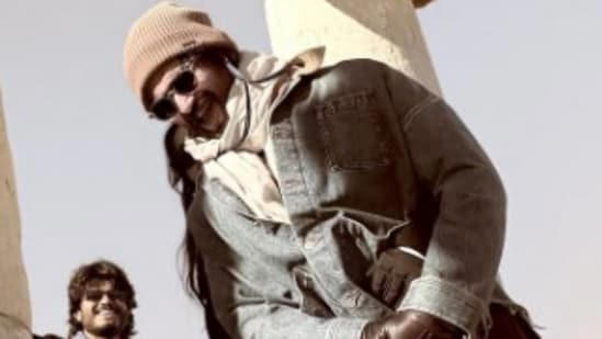 Rashmika Mandanna gives cute hug to Vijay Deverakonda in romantic pic ...