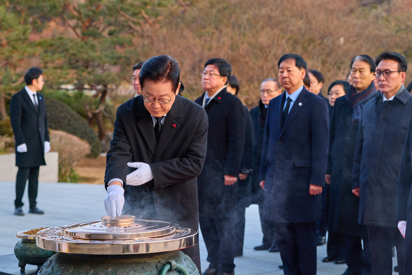 President Lee starts 2026 with visit to Seoul National Cemetery