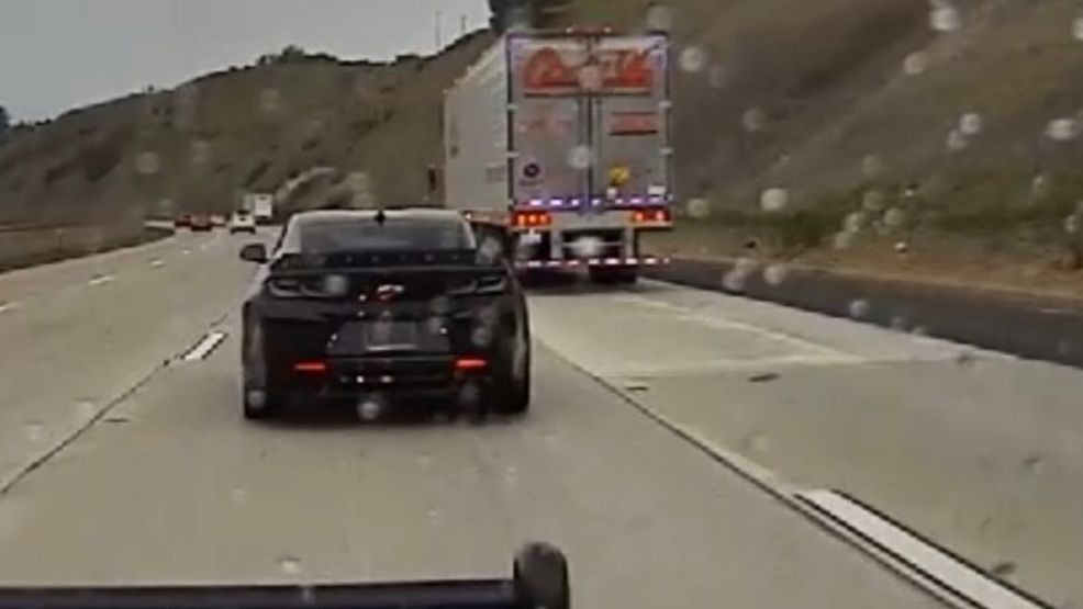 License plate magic trick: Camaro evades cops after plate goes black