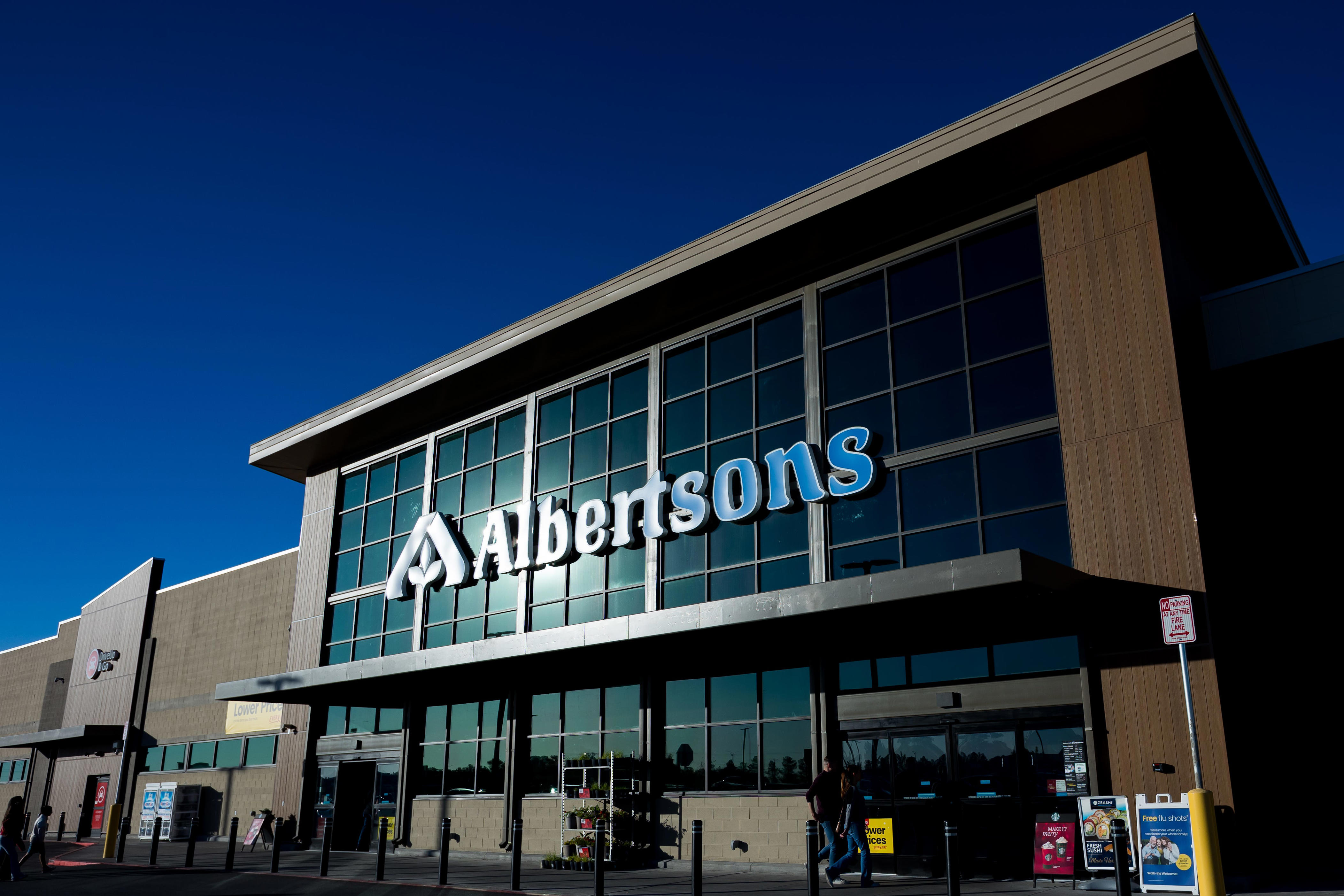 What stores are open on New Year's Day? List includes Walmart, Target