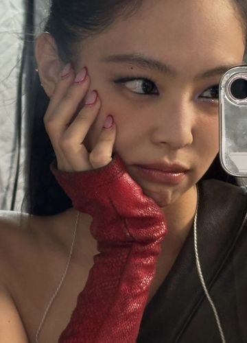 C-French: Das moderne Winter-Update der klassischen French Manicure