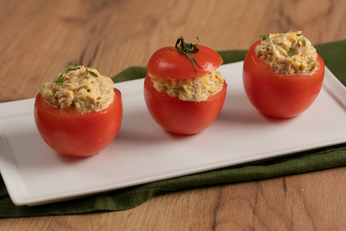 Stuffed tomatoes with tuna