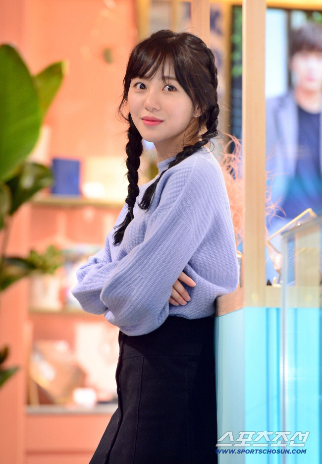 Dramatic rescue: Kwon Min-ah pulled a knife towards the haters, strong ...