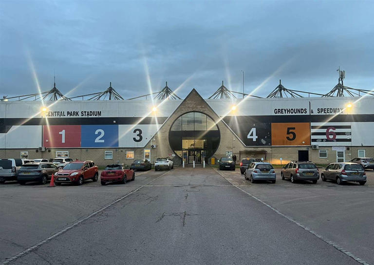 A night at Kent’s last dog track at Central Park Greyhound Racing ...