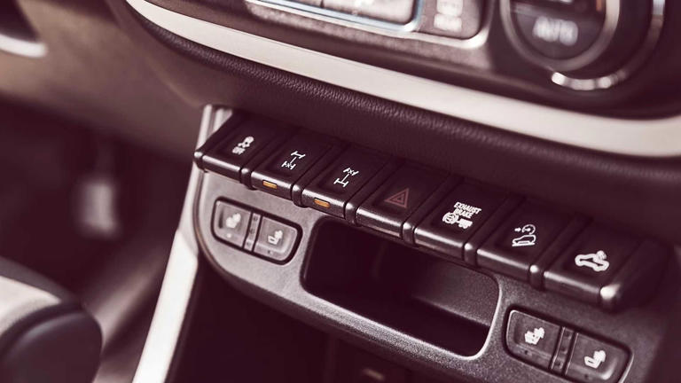 8 years ago, Chevrolet quietly built a Colorado ZR2 that devours trails ...