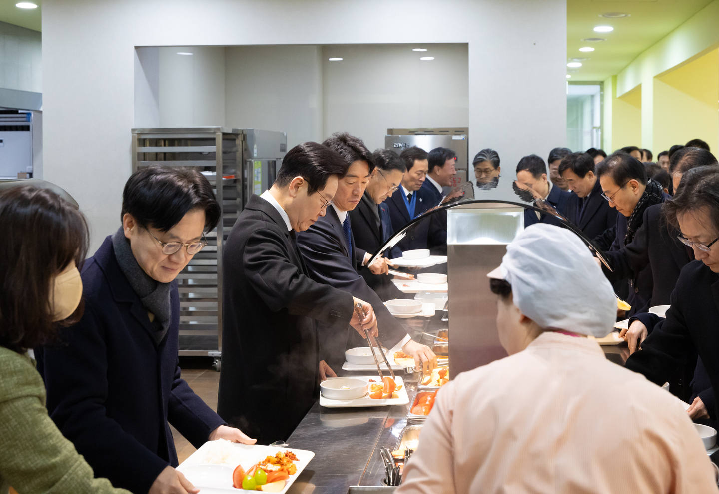 President Lee starts 2026 with visit to Seoul National Cemetery