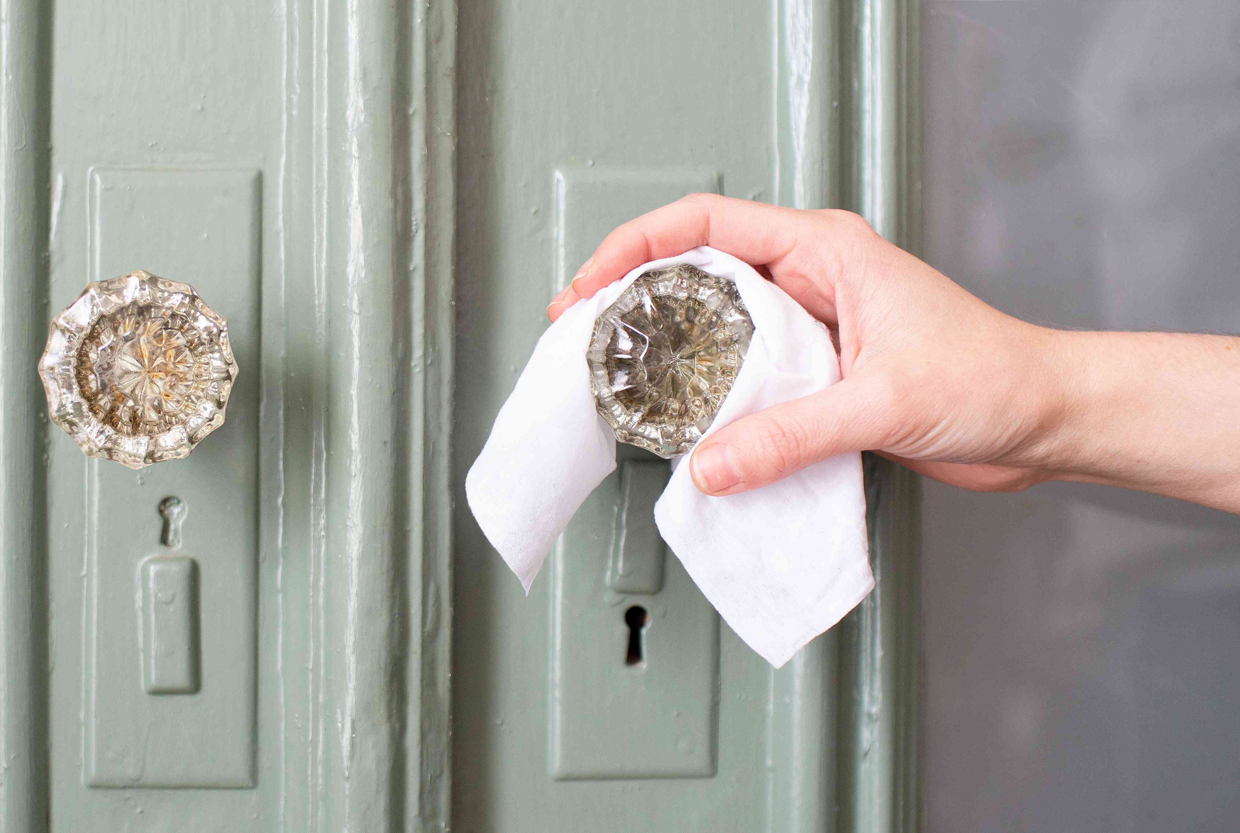 Cleaning experts say you should never use disinfecting wipes on these ...