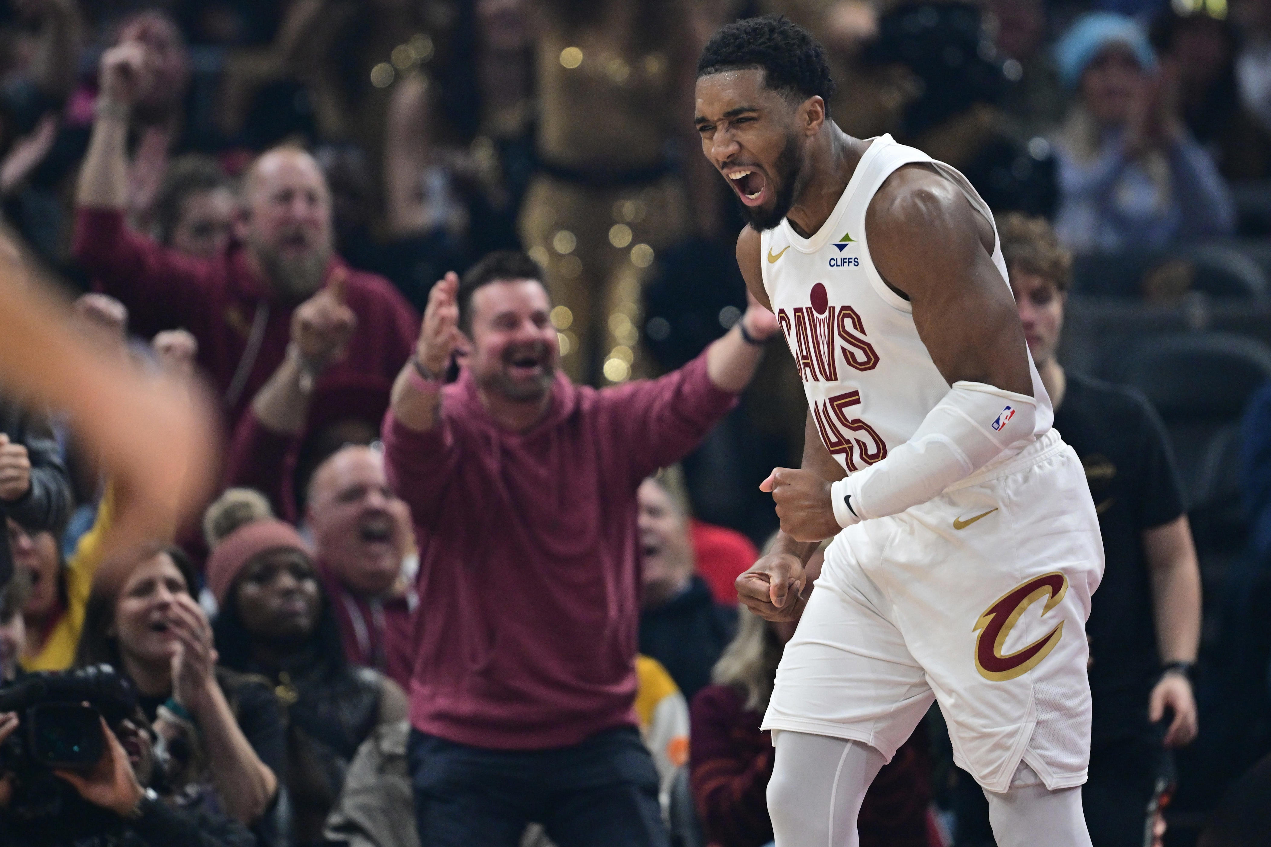 Cavaliers score, recap vs Phoenix as Mitchell leads Cleveland over Suns