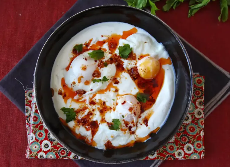 Turkish-style eggs on a yogurt base with spicy oil - çilbir