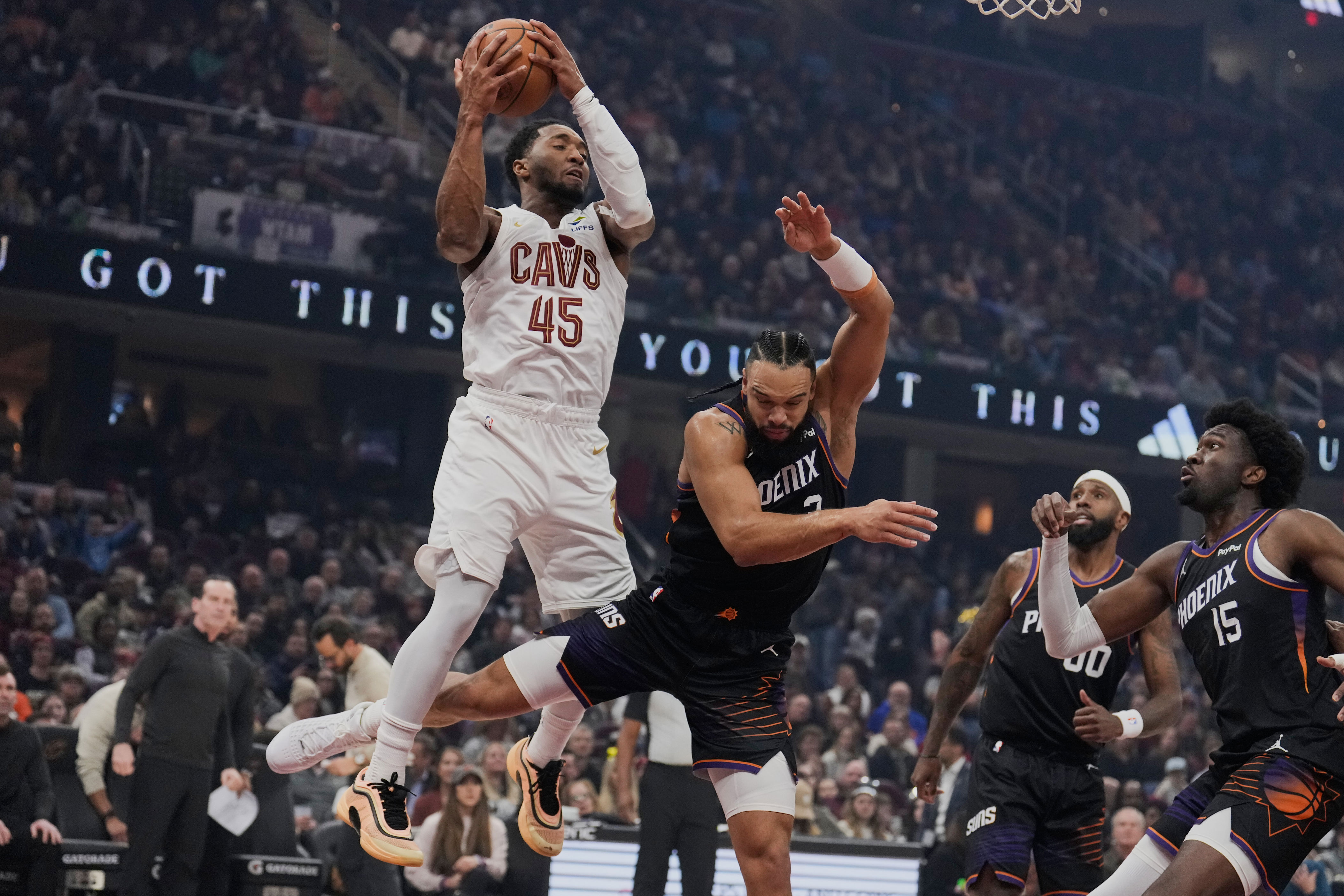 Donovan Mitchell scores 34 points to propel Cavaliers to 129-113 ...