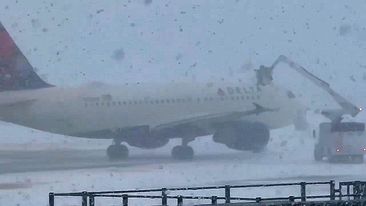 Snow squall turns New York airport into whiteout within minutes