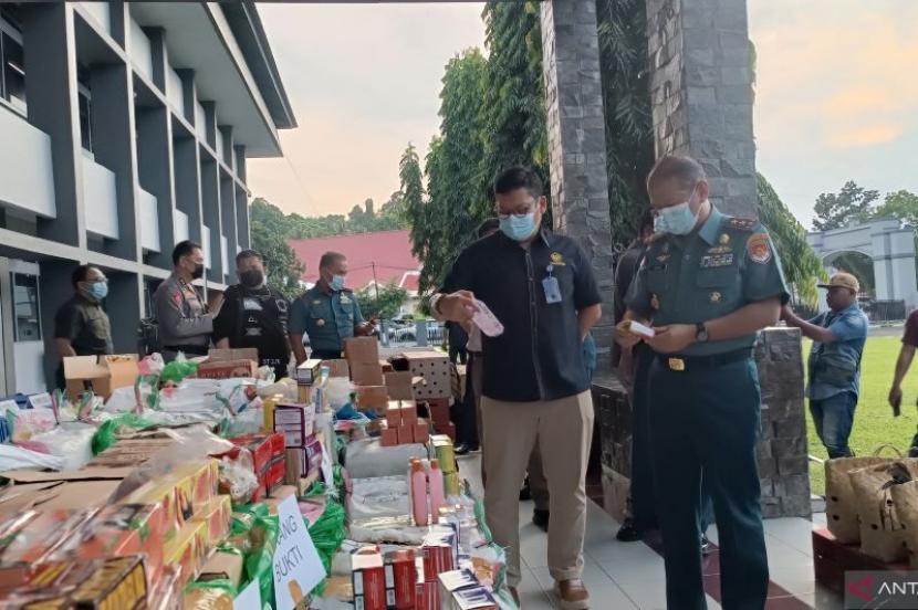 TNI AL dan Bea Cukai sita obat-obatan ayam ilegal dari Filipina