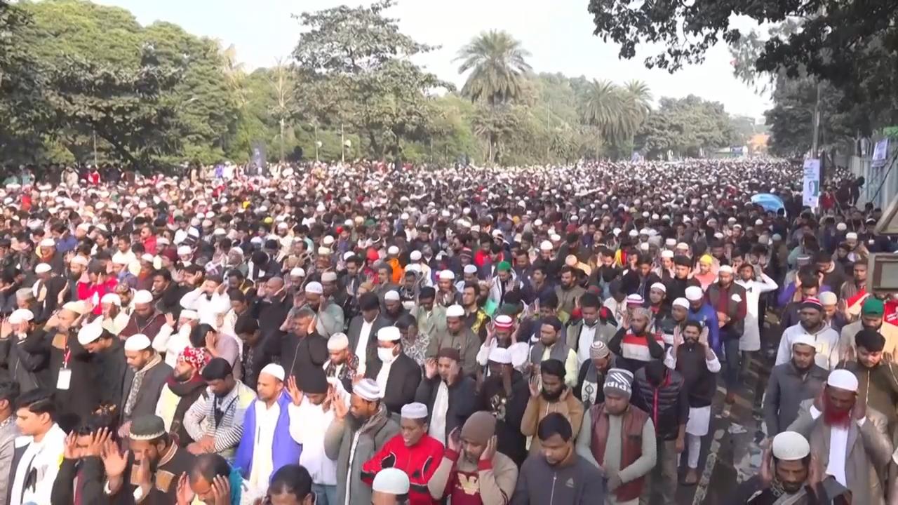 Huge crowds join funeral prayers for former prime minister Khaleda Zia ...