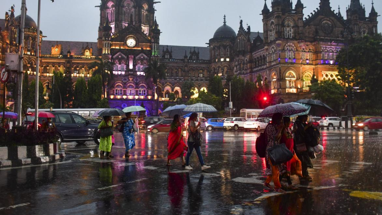 Mumbai rains: 2026 starts with heavy showers amid chilly weather — what ...