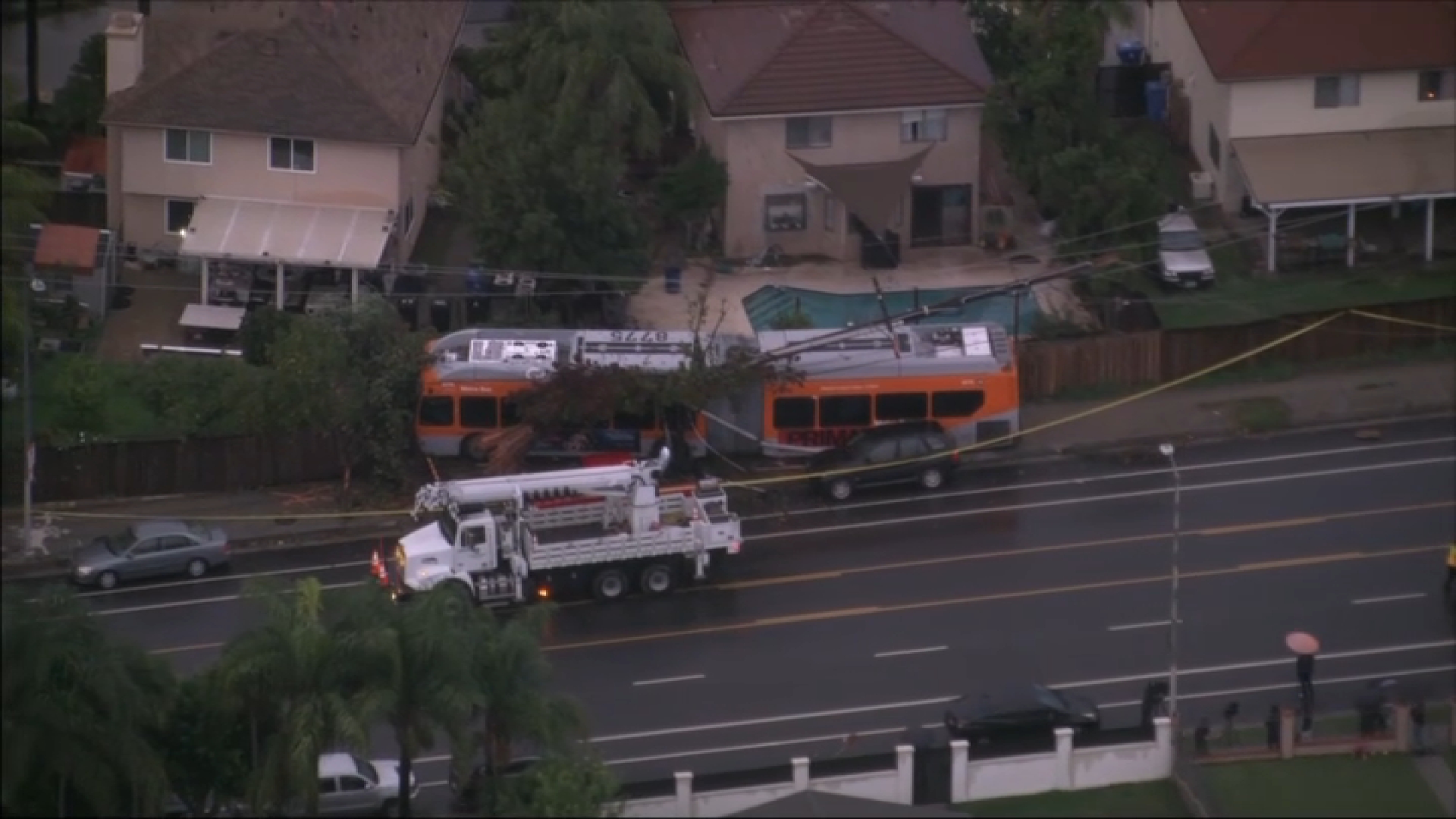 Runaway Metro bus crashes into Lake View Terrace backyard